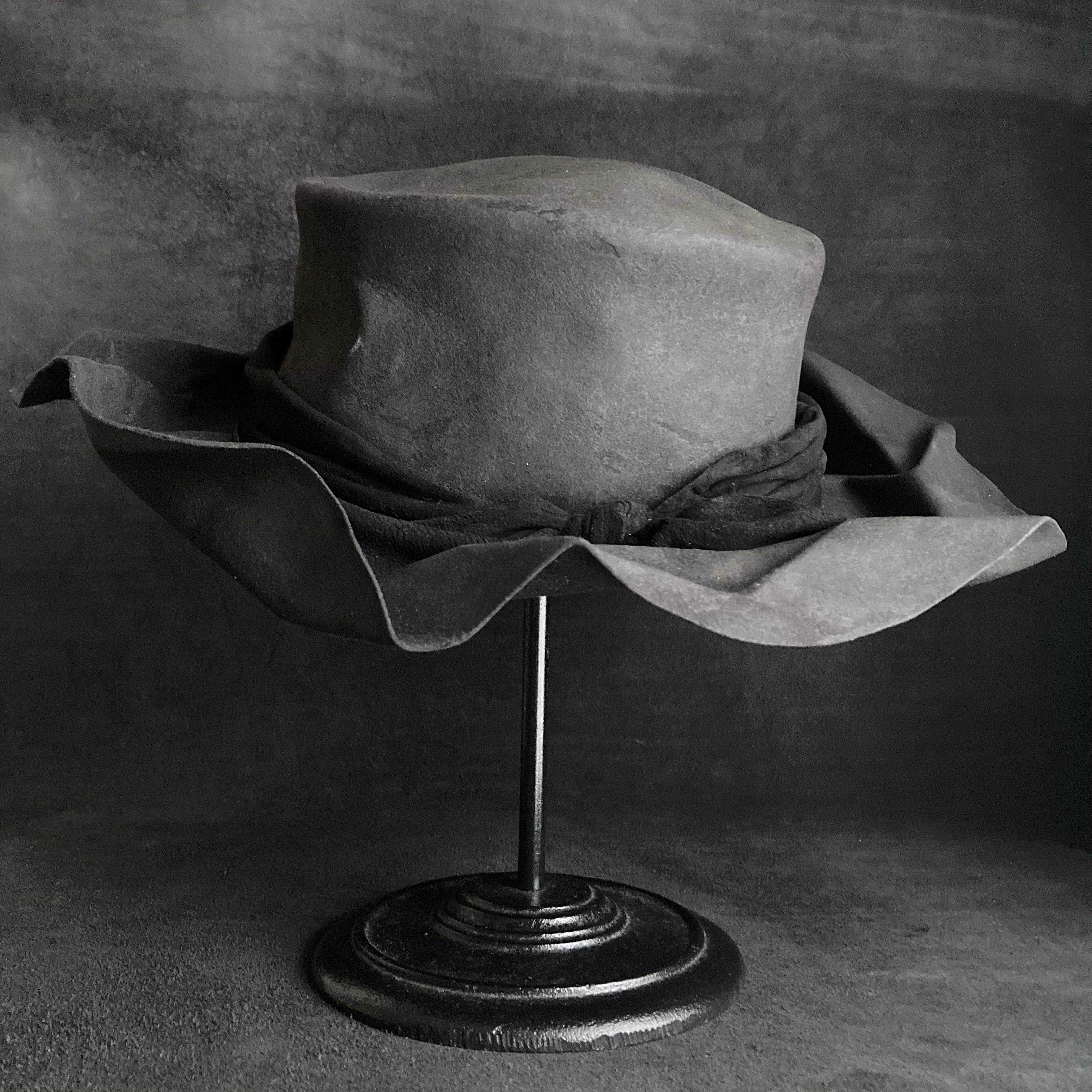 Charcoal folded wide brim flat hat – triangles hat