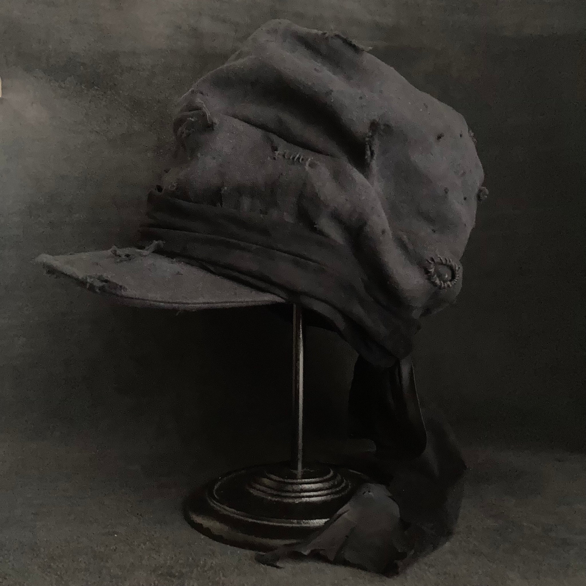 Black linen damage martial turn cap – triangles hat