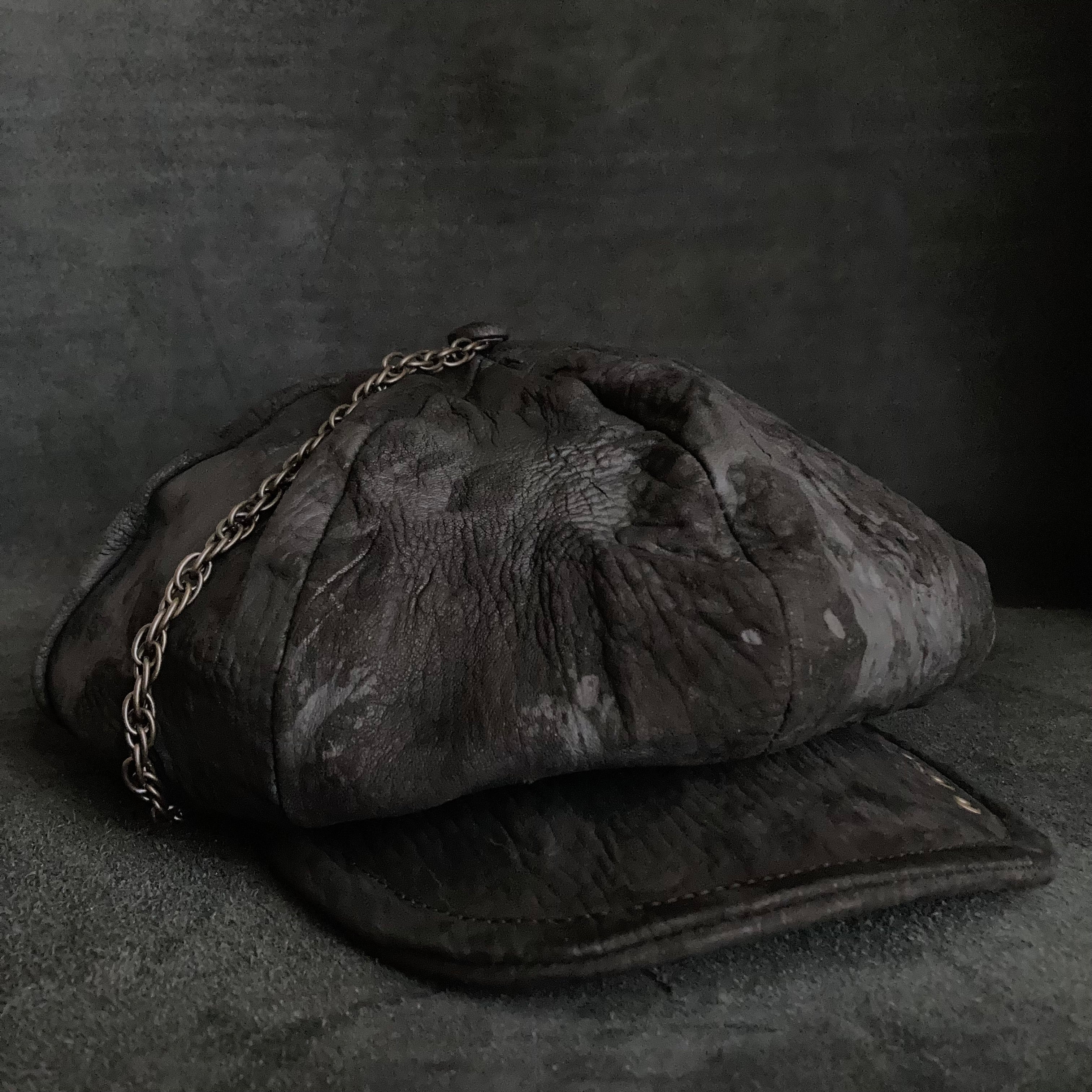 Big volume bleach leather chain casquette (brim core) – triangles hat
